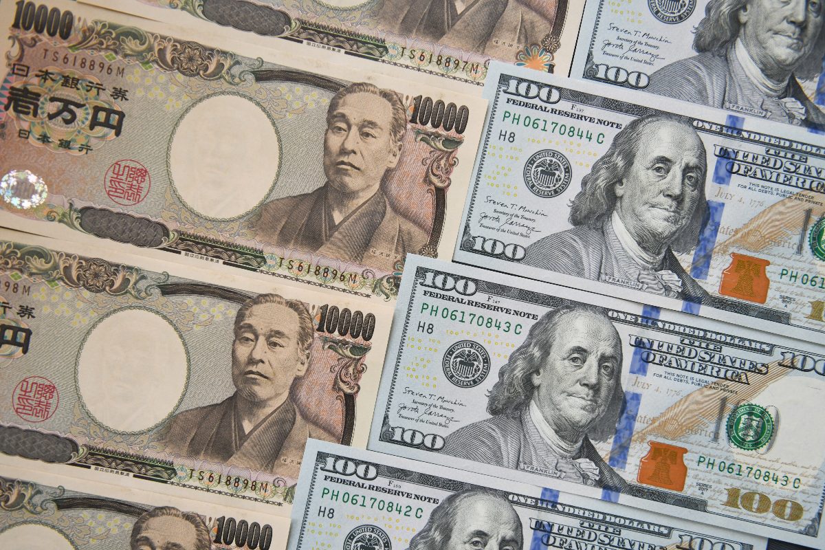 Yen weakens to 155 against US dollar, raising intervention risk