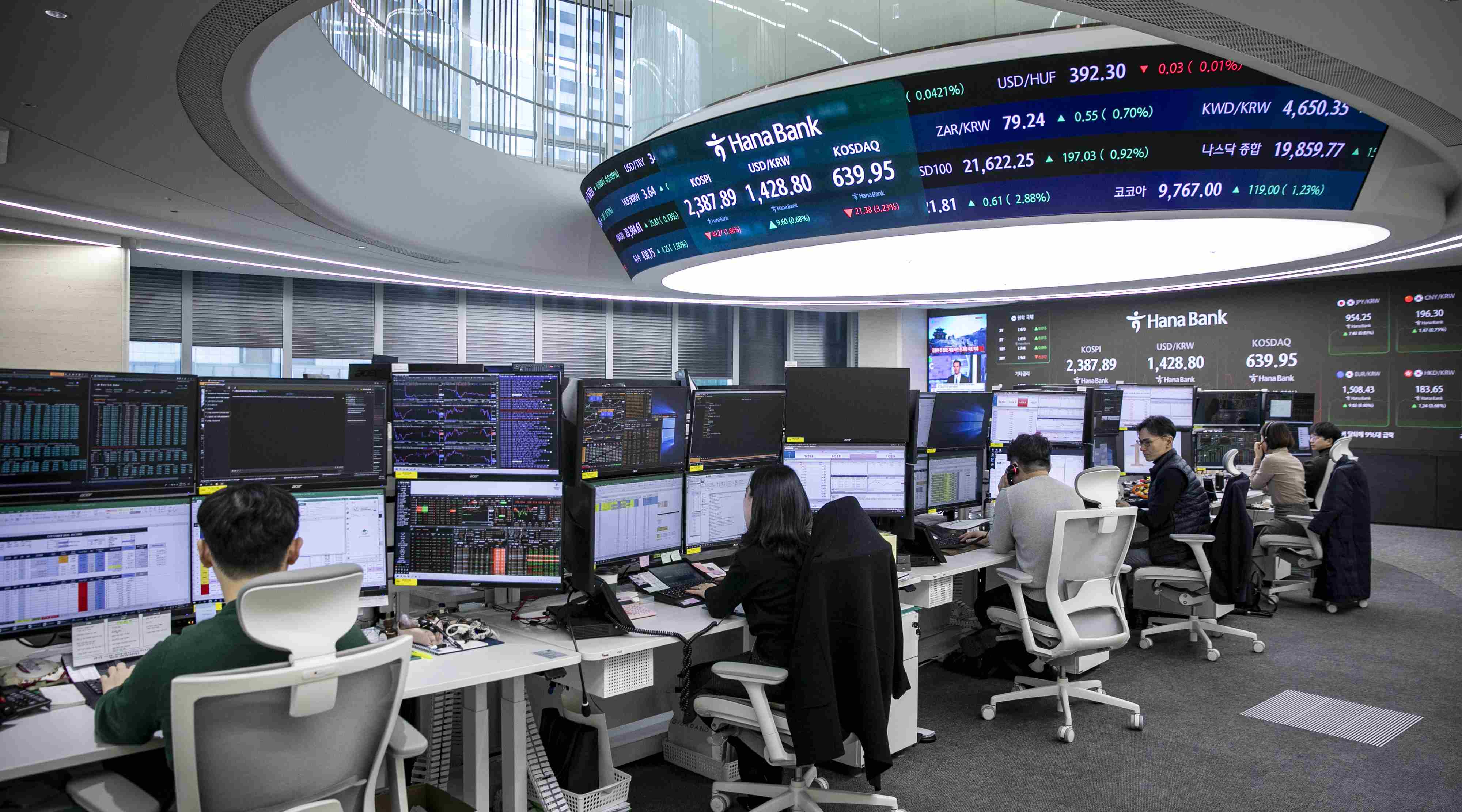Korean stocks gain after losing US$100 bil to political crisis