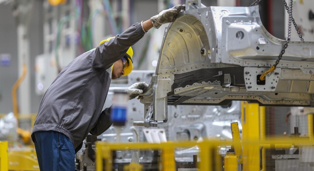 India projects 7.4% economic growth after turbulent year