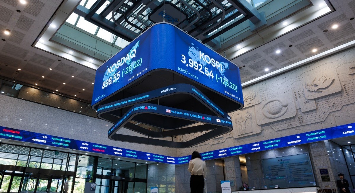 Korea bourse plans longer trading with stocks on record run