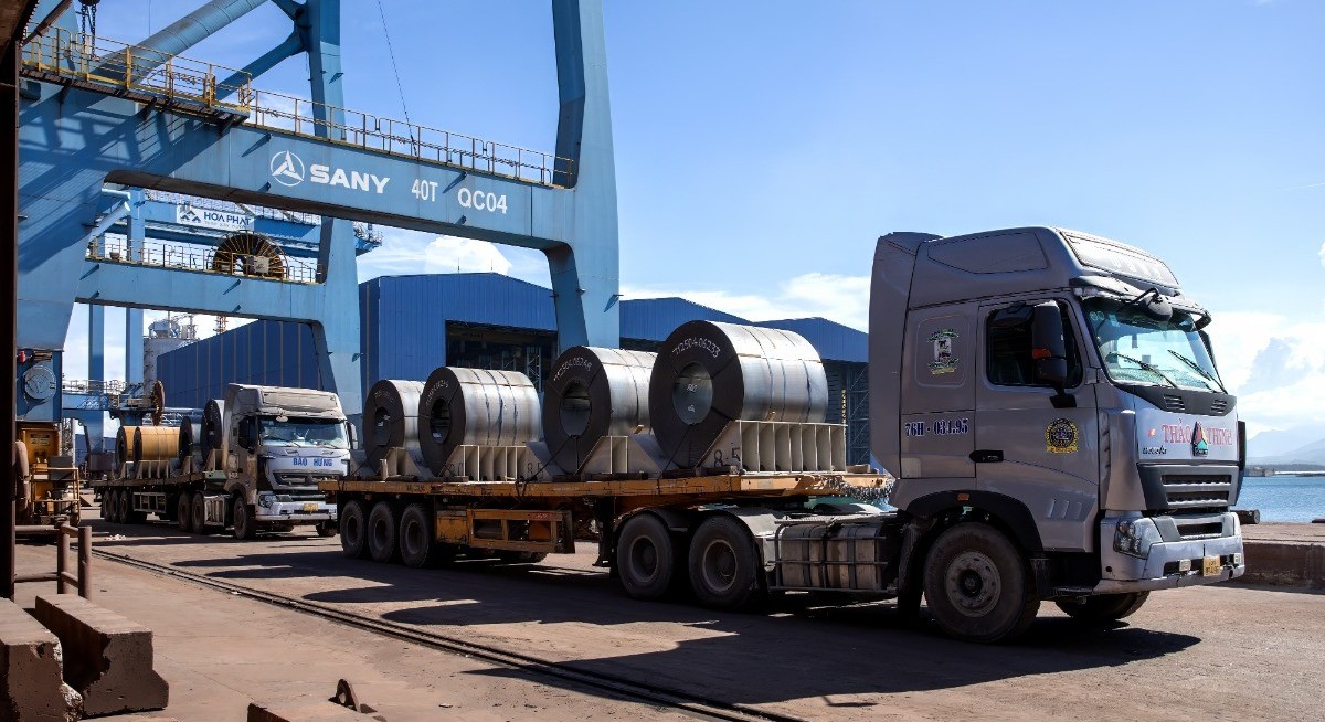 Vietnam posts record trade deficit as US renews tariff risks