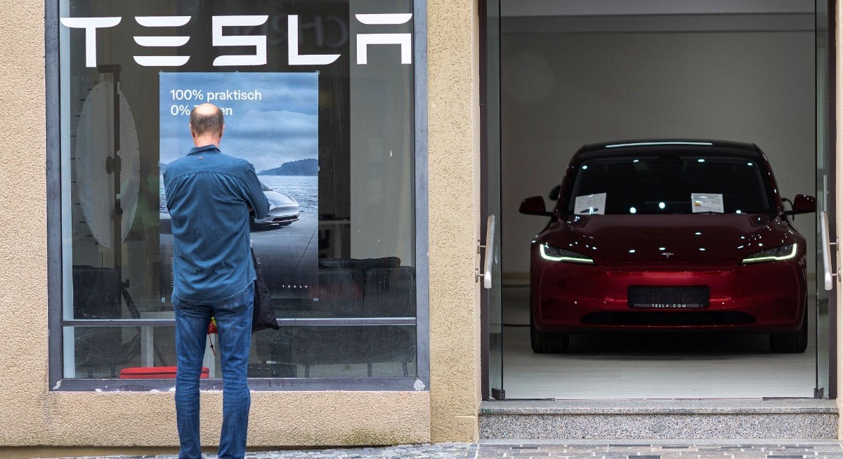 Tesla driver-assist system FSD will switch to subscription-only — Musk