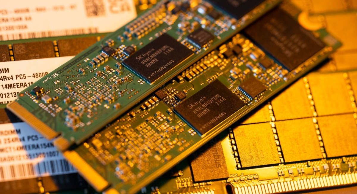 Historic crash for memory chips threatens to wipe out earnings