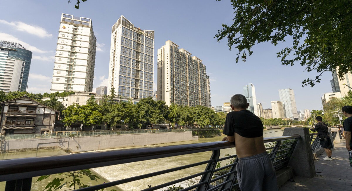 China developers offer deals betting home prices will hit bottom