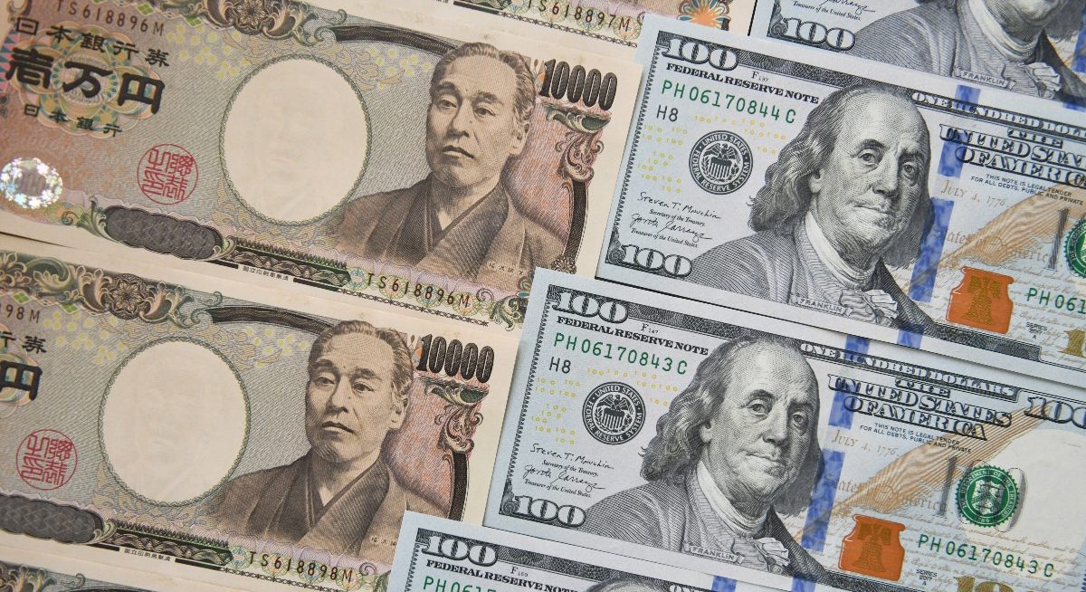 Yen weakens to 155 against US dollar, raising intervention risk