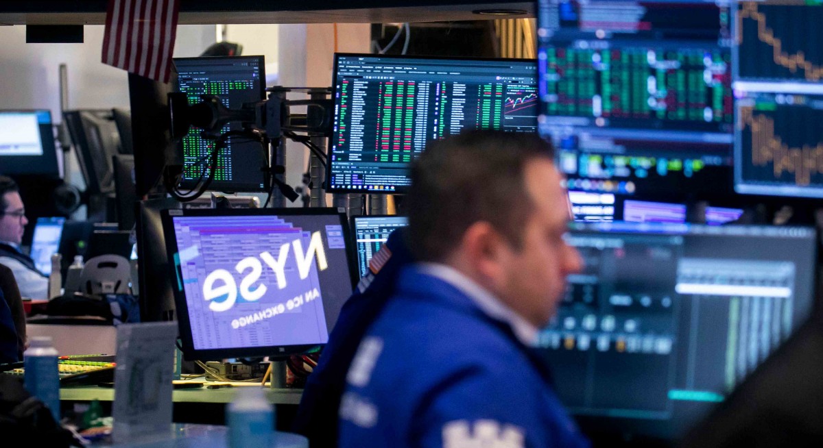 US stock market faces reality check in high-bar earnings season