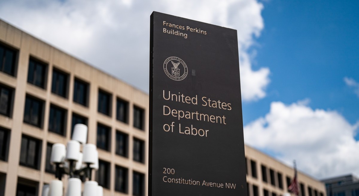 US stocks sink as Fed clouds gather before data storm