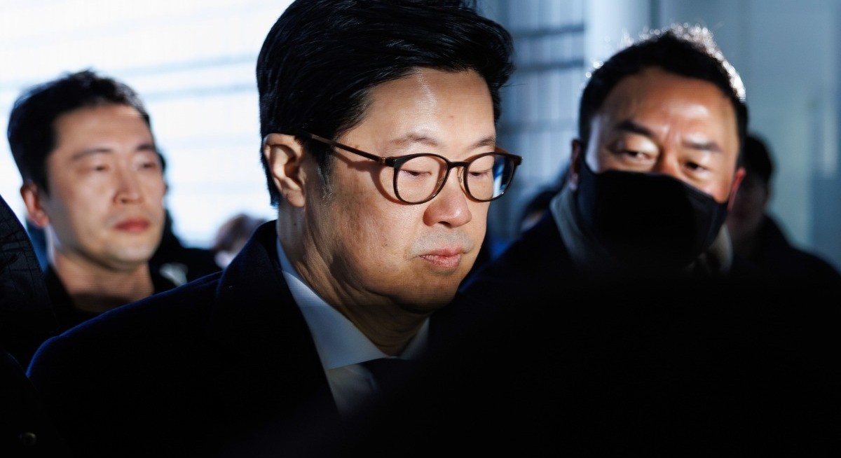 Buyout billionaire Kim wins court fight over arrest bid