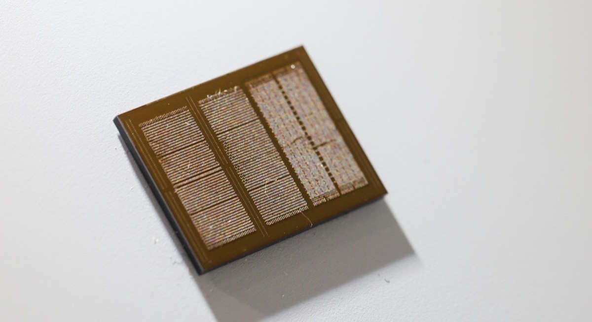 Samsung takes lead in shipping top-end AI memory chip samples