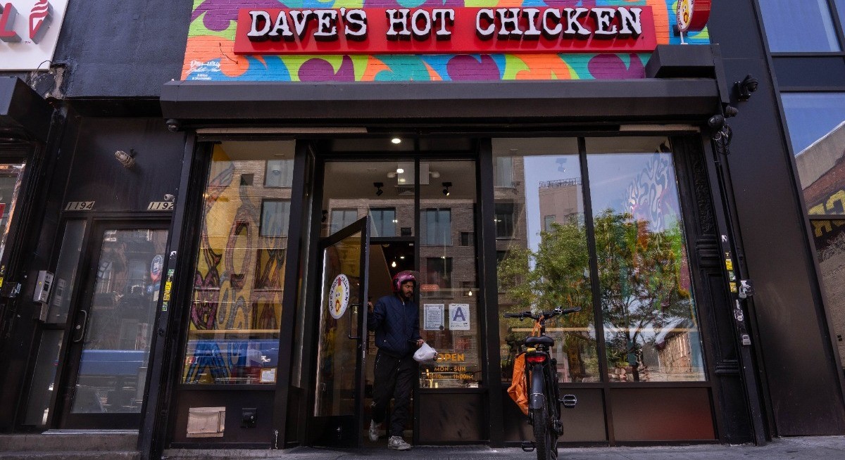 Drake-backed Dave’s Hot Chicken mulling sale of its European franchise ...