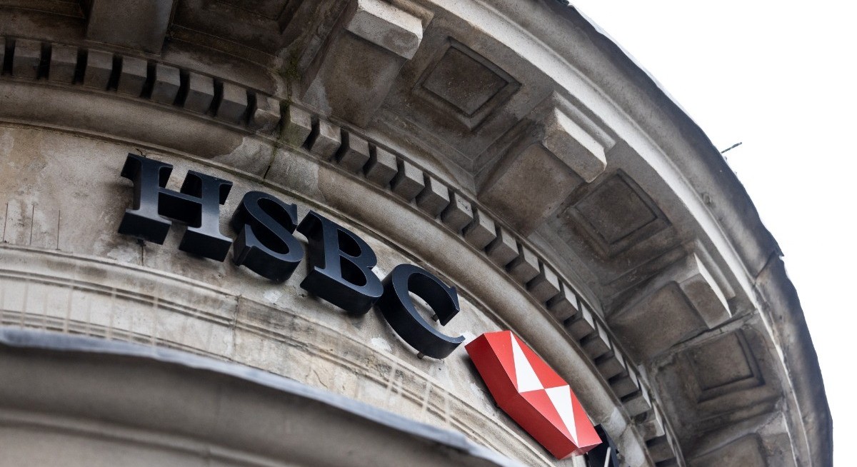 HSBC chief urges staff to embrace AI as tech upends banking jobs