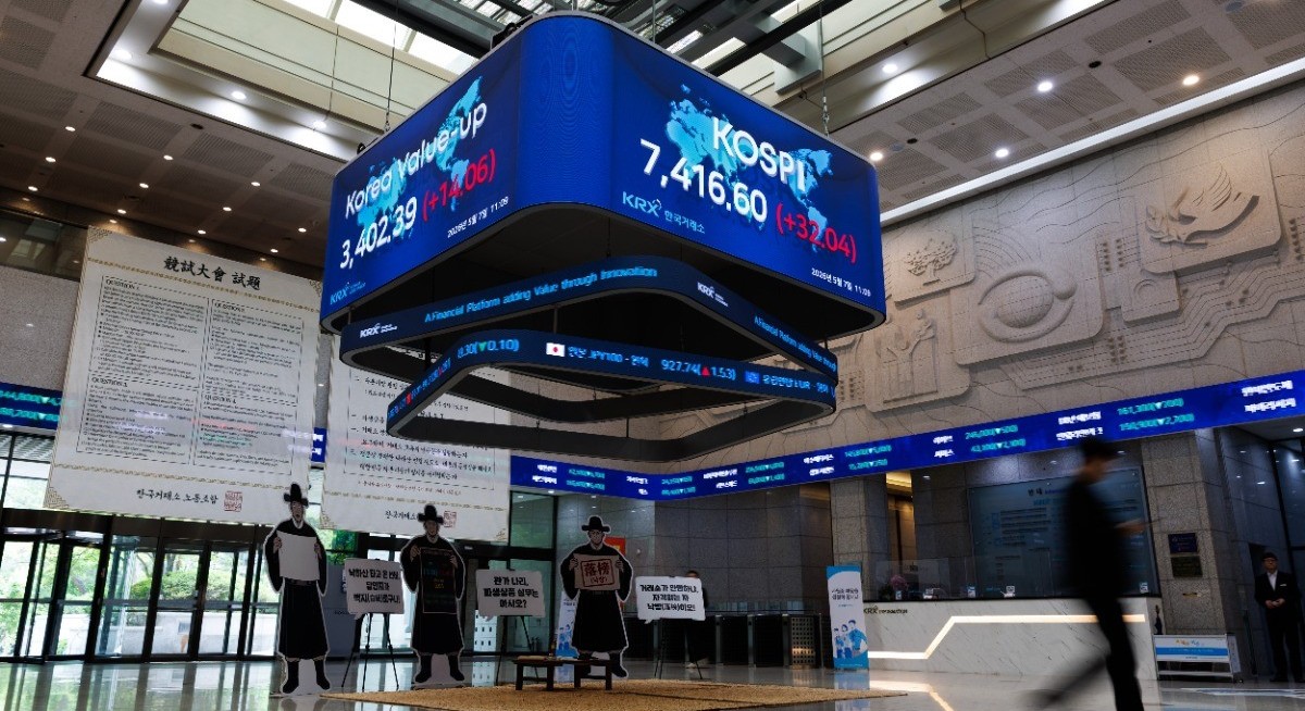 Asian stocks set to extend AI chip-fuelled sell-off