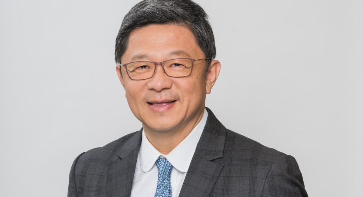 Robin Hu succeeds Bob Tan as chairman of SingEx board
