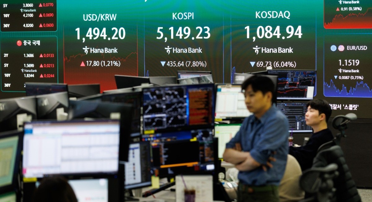 South Korean stocks extend gains after move to ban double listings