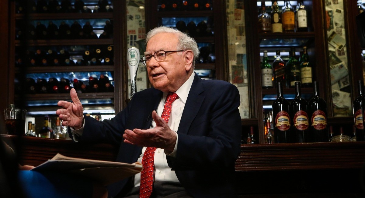 Berkshire hires banks for yen bond offering in volatile market
