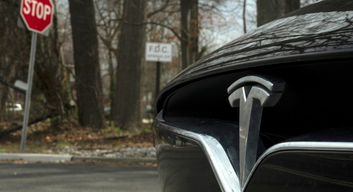 Tesla stops growing so investors pivot to dreams of an AI future ...