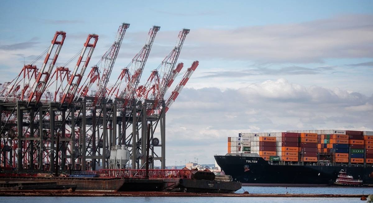 US trade gap narrows as oil exports offset AI-related imports