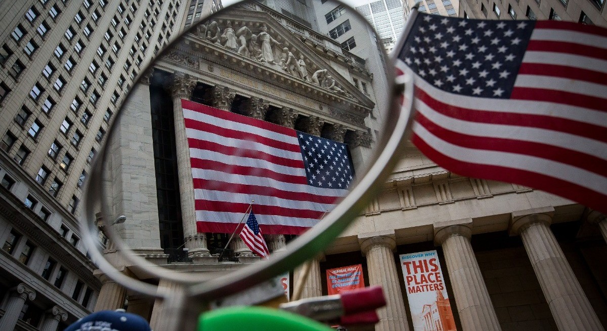 US stocks drift higher as chips rise, traders assess inflation